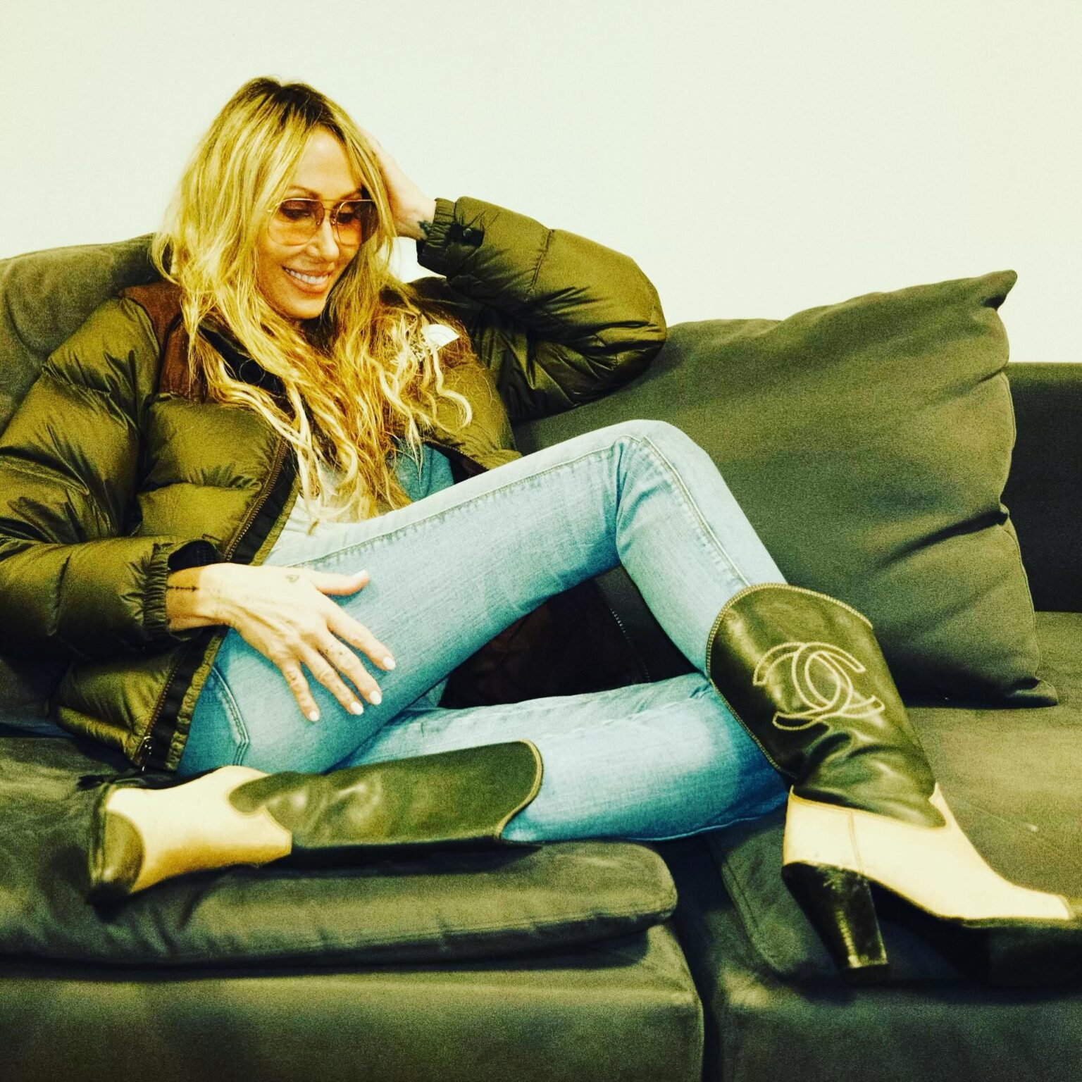 Tish Cyrus Husband, Is She Married? Past Affairs & Relationships ...